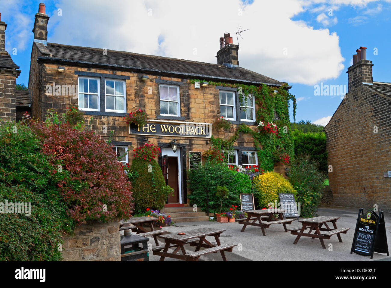 Woolpack pub emmerdale hi-res stock photography and images - Alamy