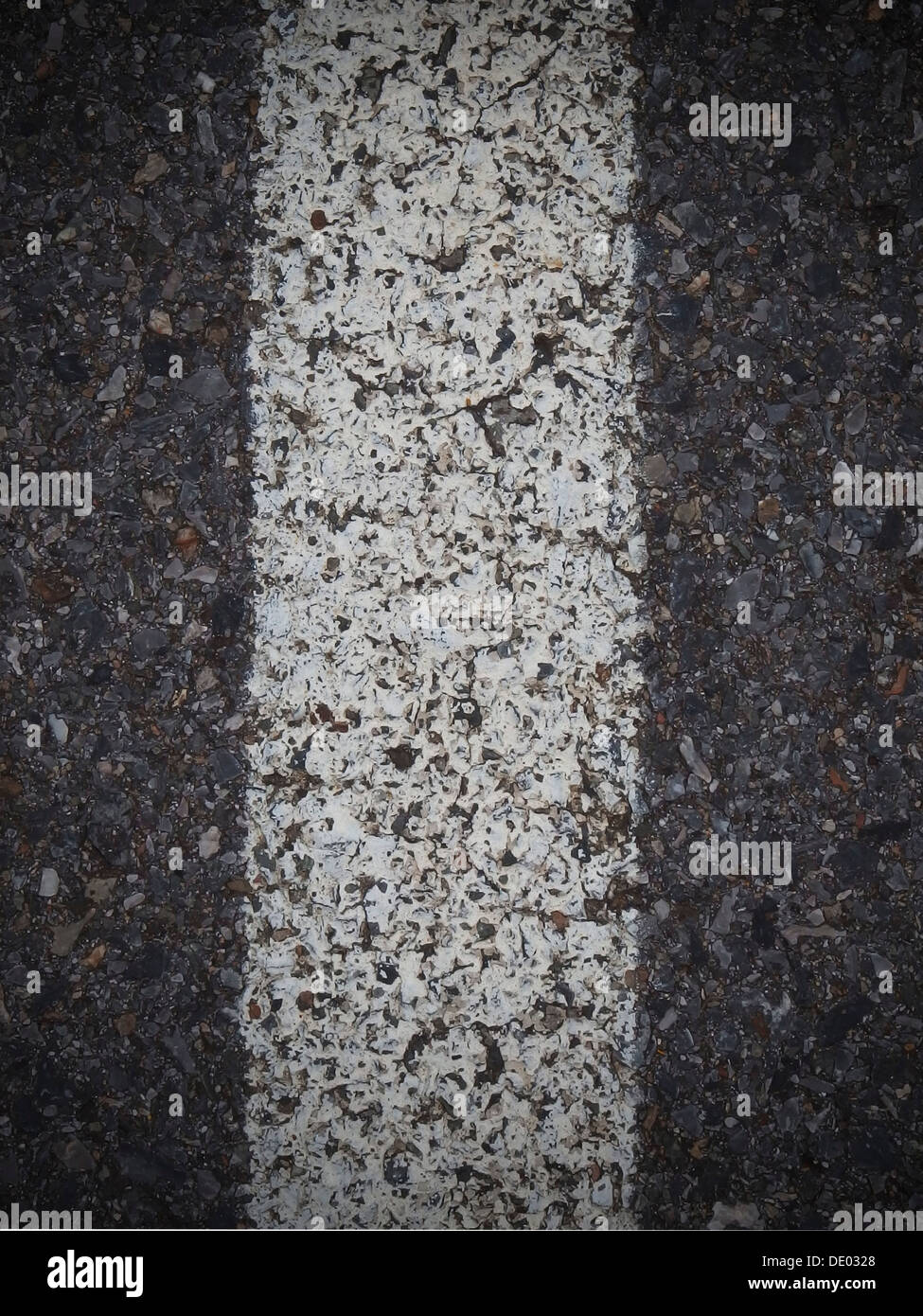 Black road texture with a white stripe Stock Photo - Alamy