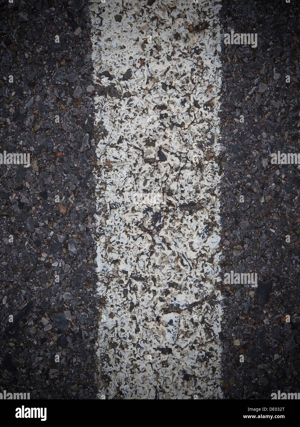 Black road texture with a white stripe Stock Photo - Alamy