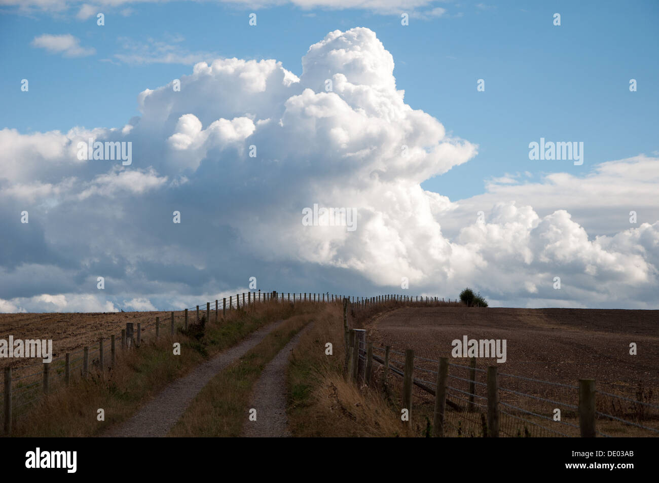 Cloudy road hi-res stock photography and images - Alamy