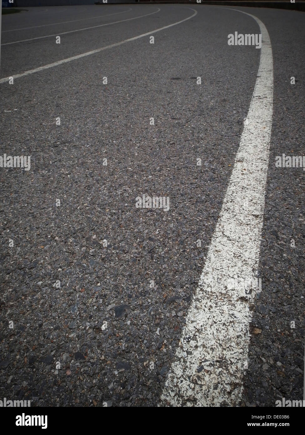 Black road texture with a white stripe Stock Photo - Alamy