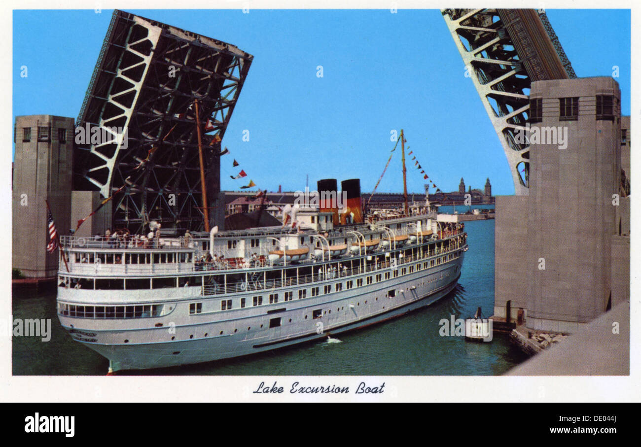 Lake excursion boat passing through the Outer Drive Link Bridge ...