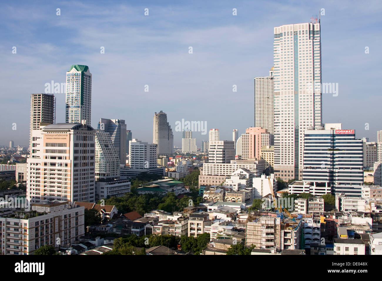 Bangkok skyline towards silom road hi-res stock photography and images ...