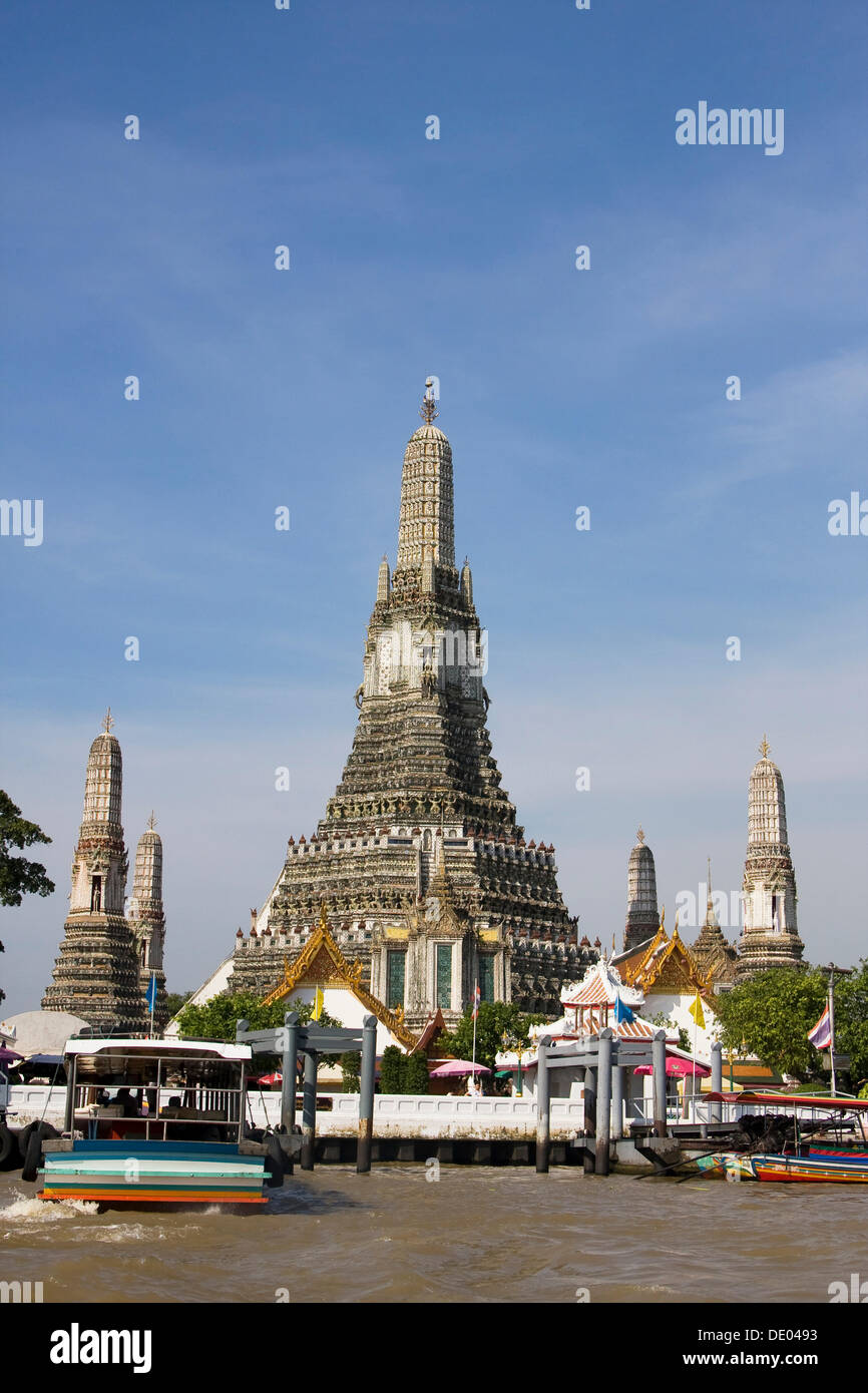 Wat arun temple towers hi-res stock photography and images - Alamy