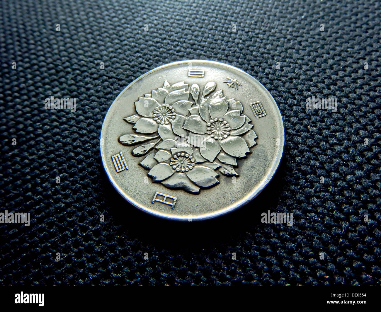 Bank silver coin icon hi-res stock photography and images - Alamy