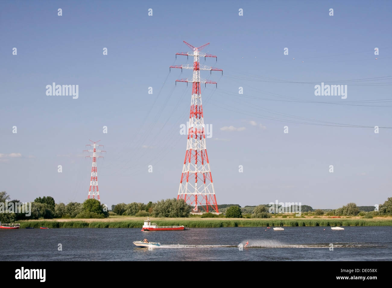 Electricity pylons near Stade, power lines running across the Elbe ...