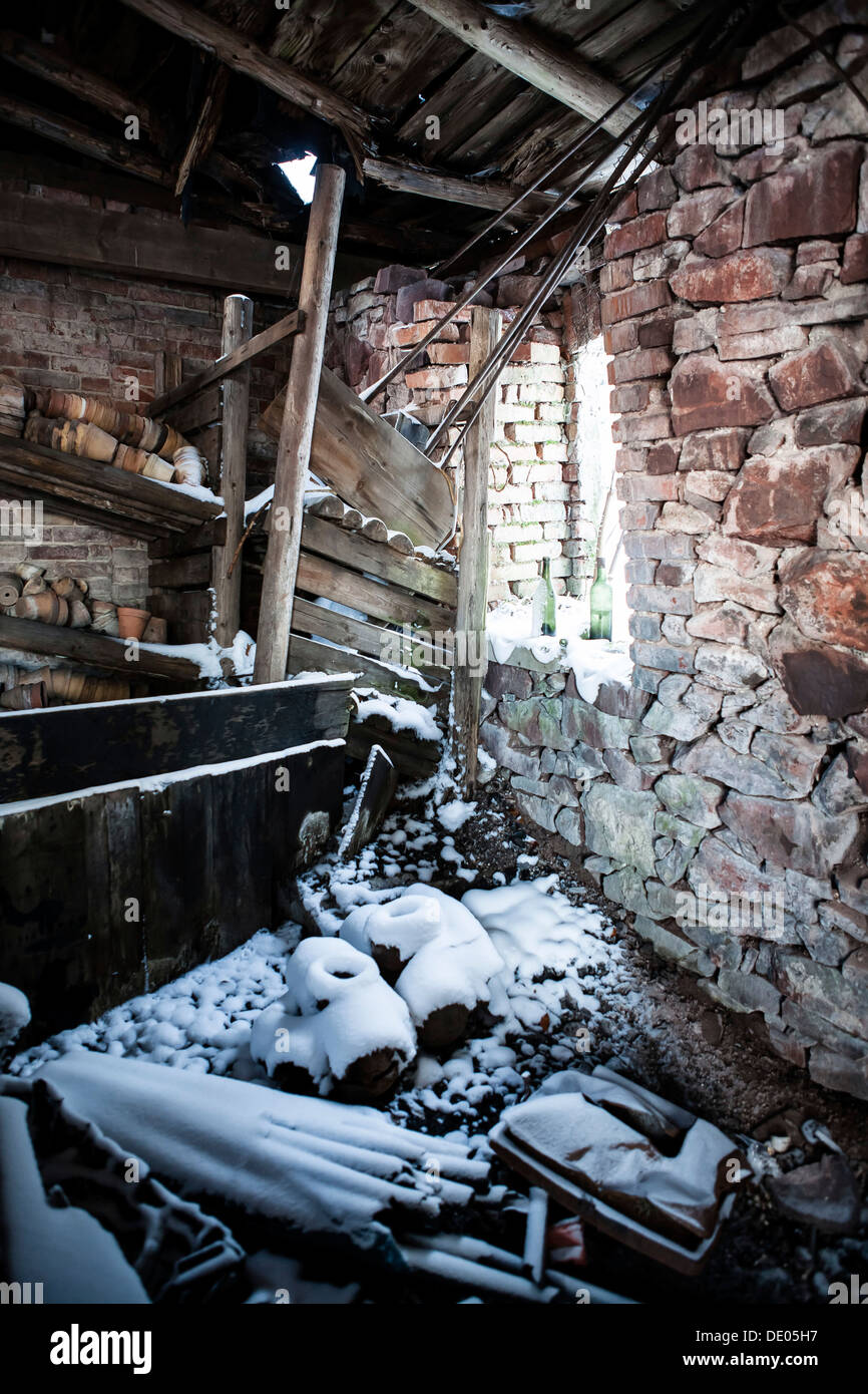 Inside old shed hi-res stock photography and images - Alamy