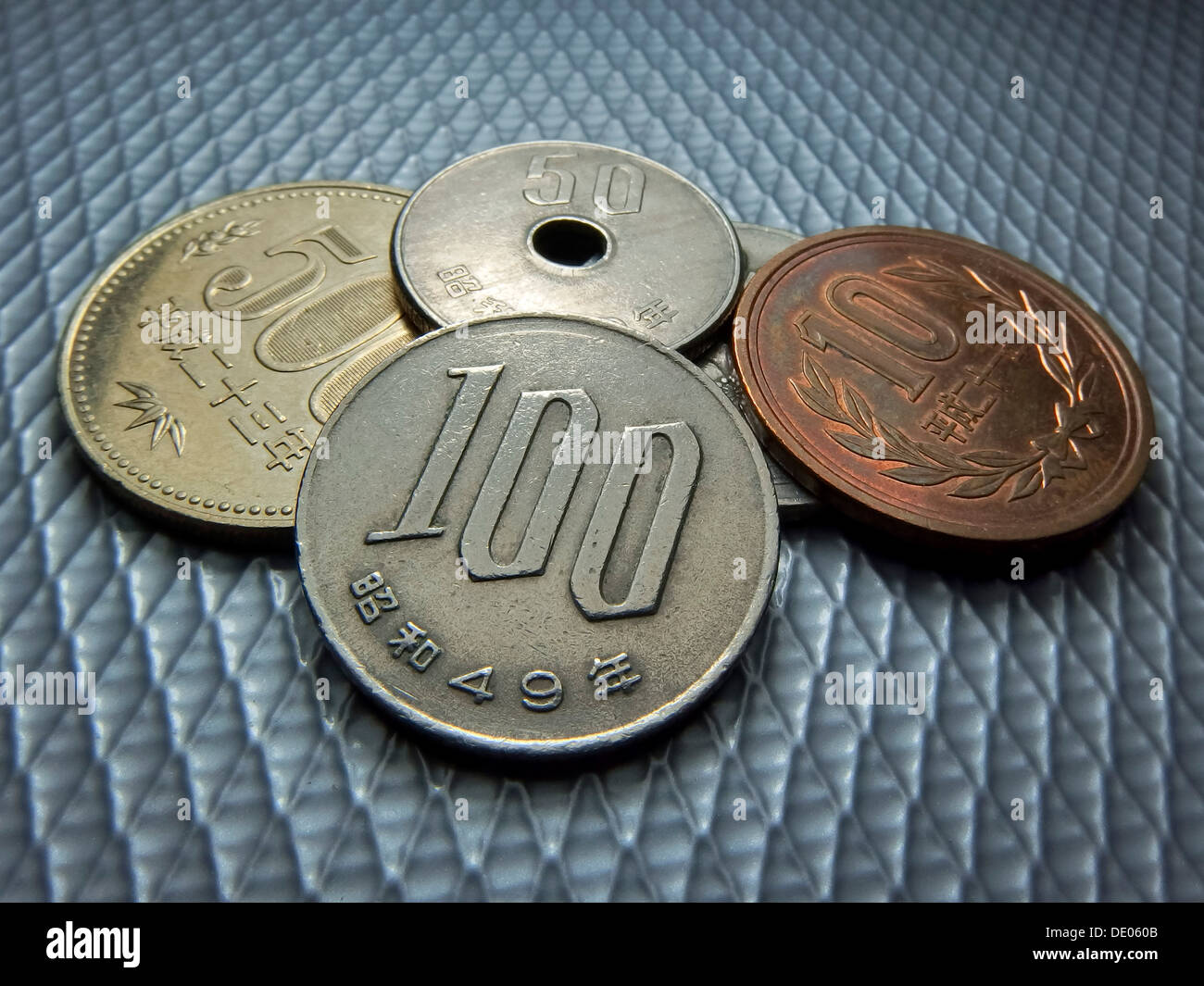 Japanese money, silver coin, yen Stock Photo - Alamy