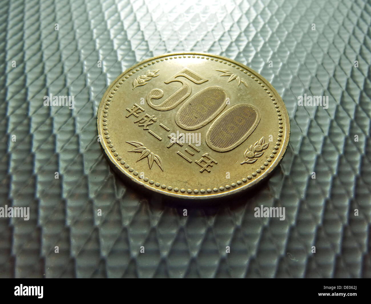 Japanese money, silver coin, yen Stock Photo - Alamy