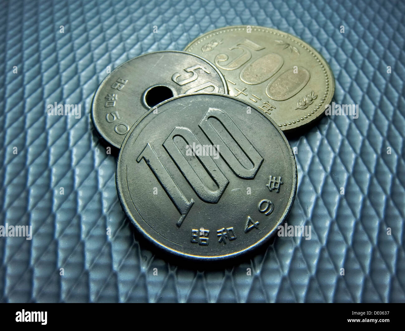 Japanese money, silver coin, yen Stock Photo - Alamy
