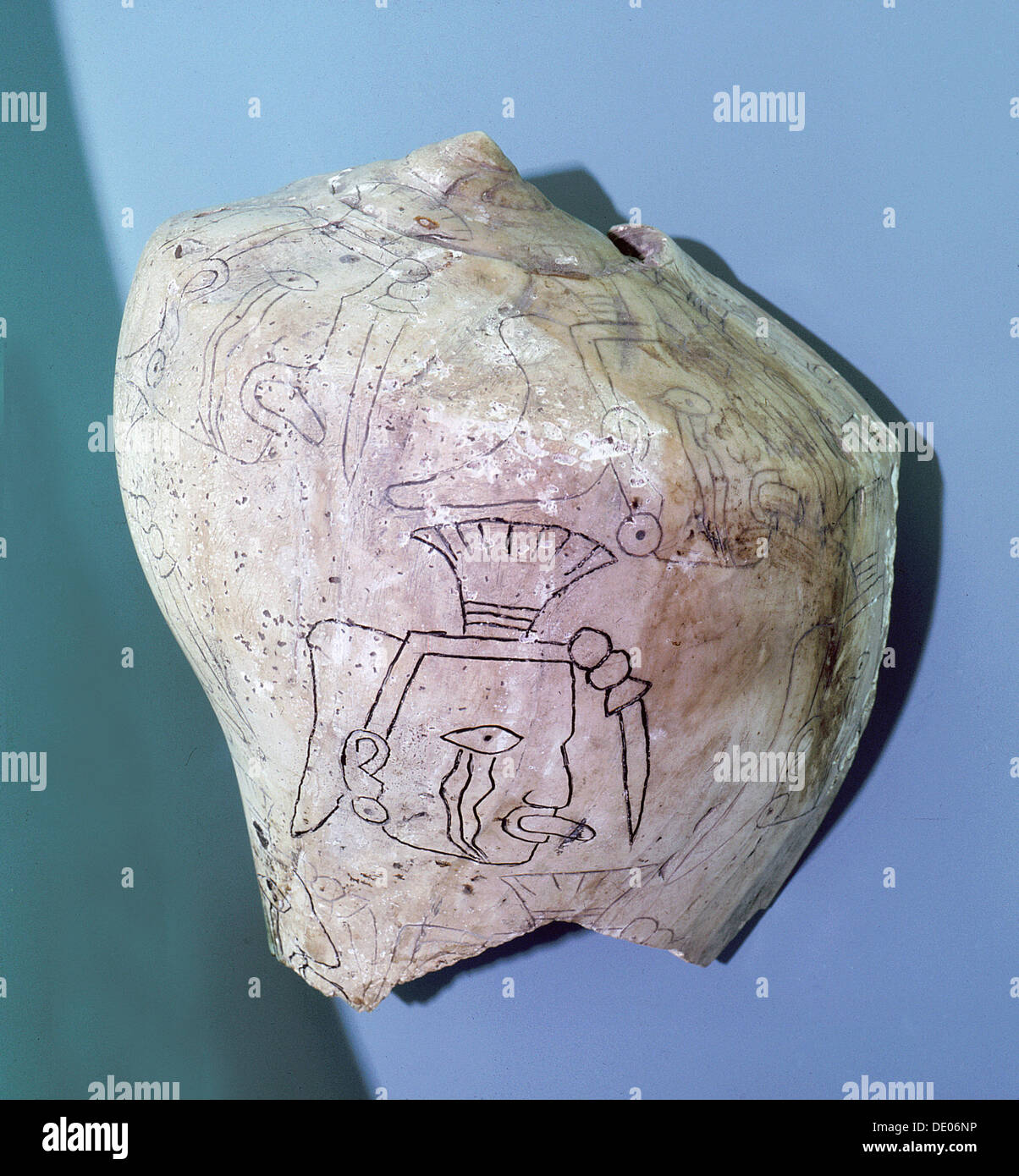 Shell headdress hi-res stock photography and images - Alamy