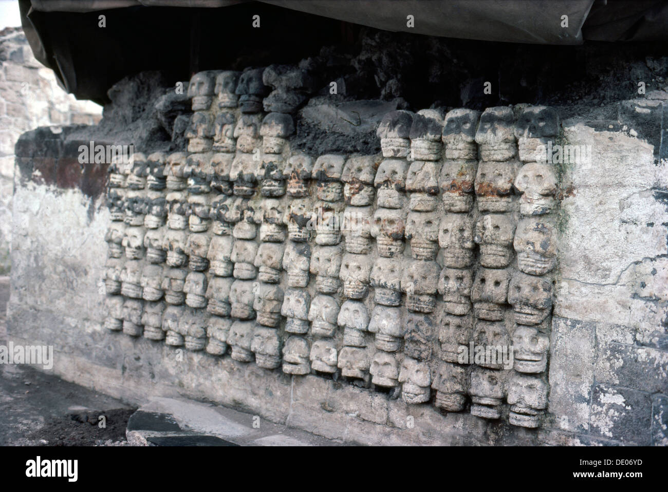 Aztec skull stone templo hi-res stock photography and images - Alamy