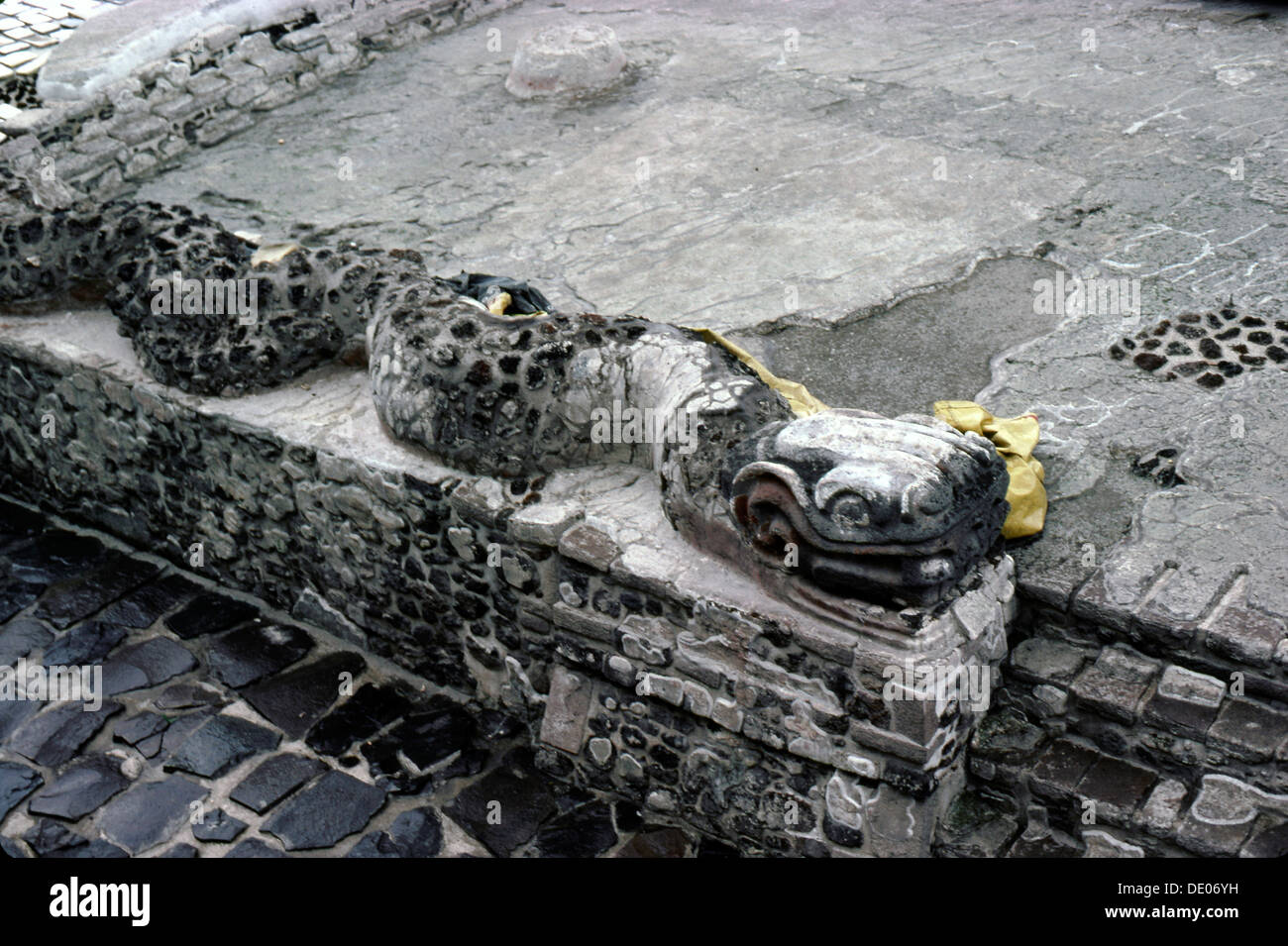 Aztec stone snake stone sculpture hi-res stock photography and images ...