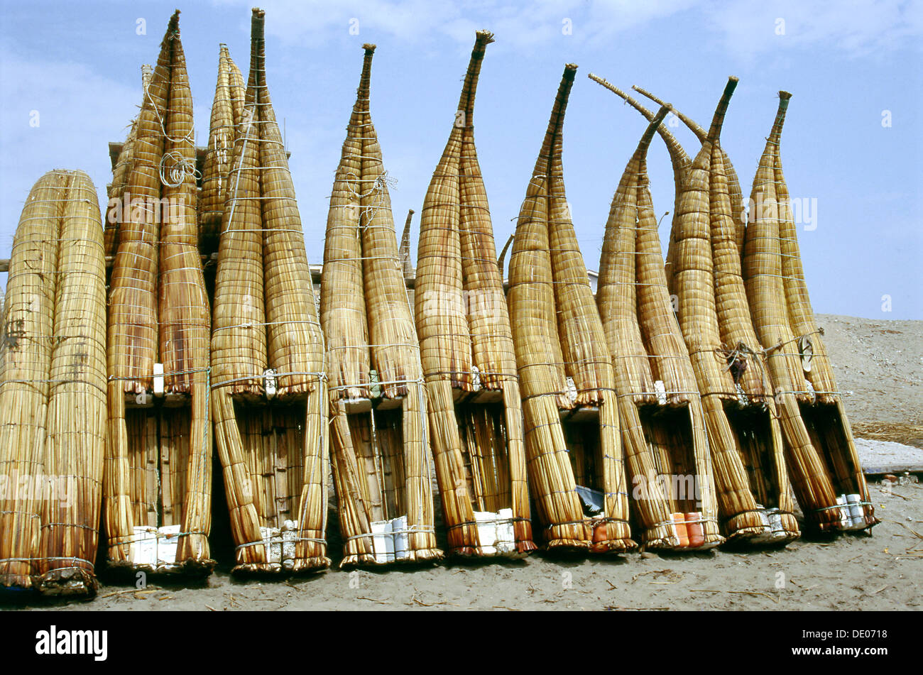 Reed boats hi-res stock photography and images - Alamy