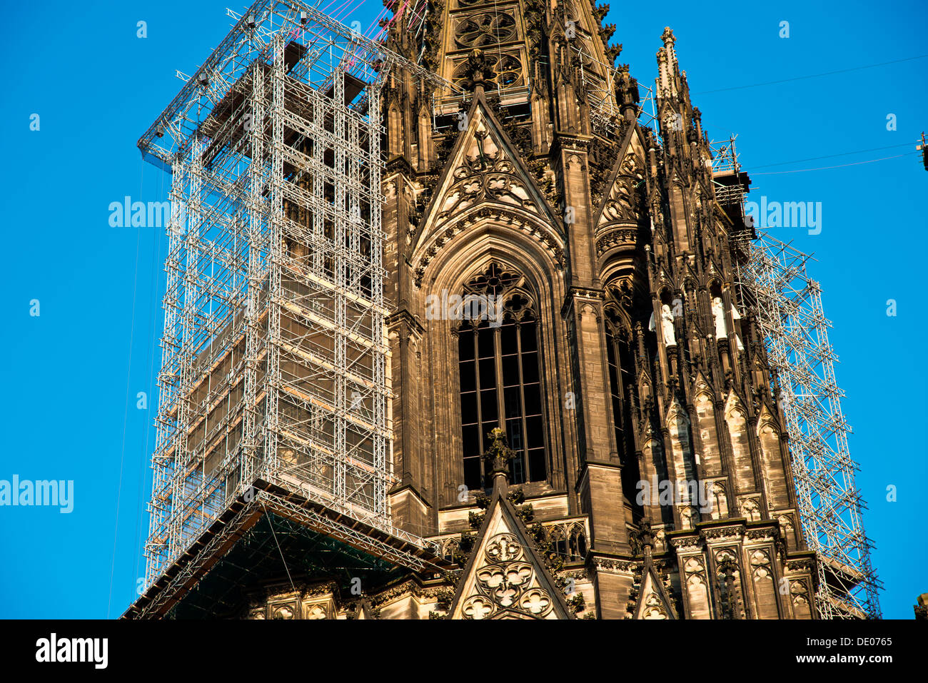 West facade, northern steeple of Cologne Cathedral with suspended ...