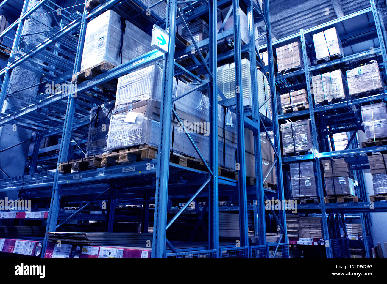 Warehouse interior hi-res stock photography and images - Alamy