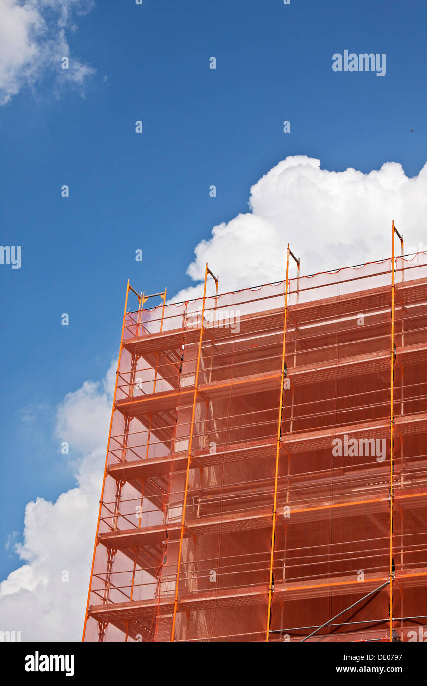 Scaffold netting hi-res stock photography and images - Alamy