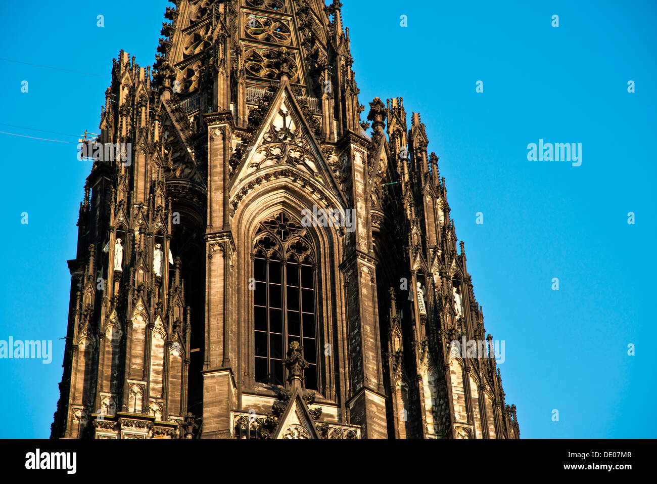 West facade, southern steeple of Cologne Cathedral with suspended ...