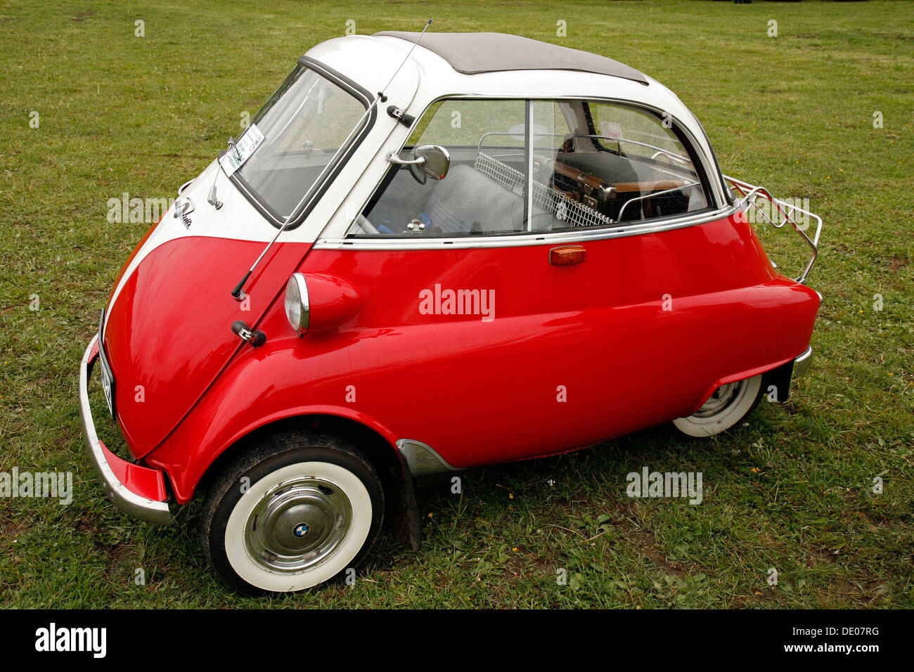 BMW Isetta, red and white Stock Photo - Alamy