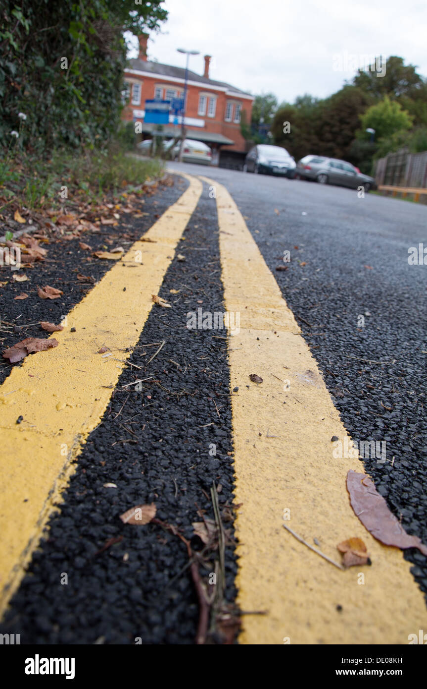 Double yellow parking restriction hi-res stock photography and images ...