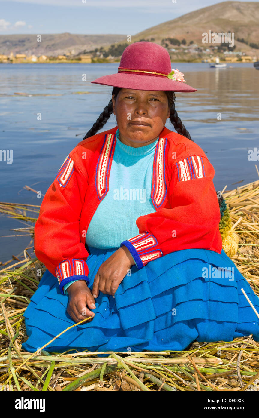 Uru woman in traditional dress on one of the floating reed islands of ...
