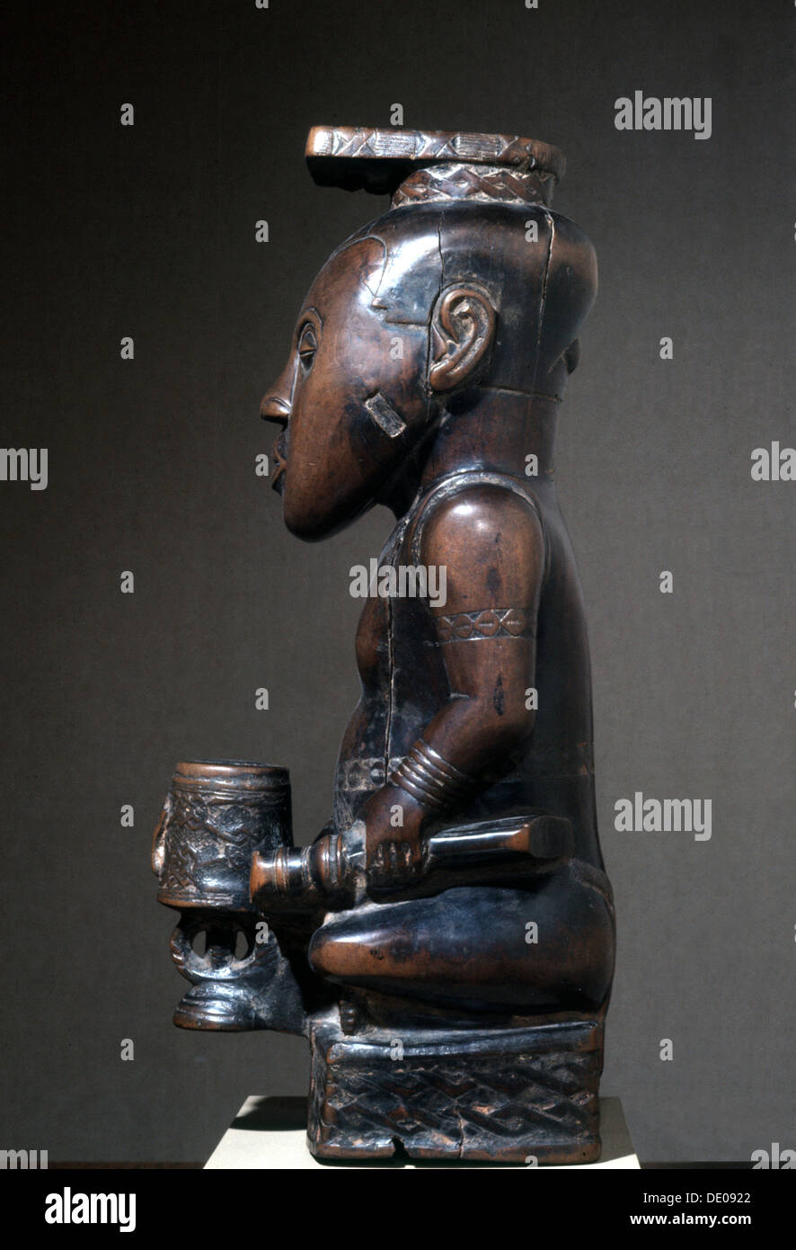 Ndop sculpture hi-res stock photography and images - Alamy