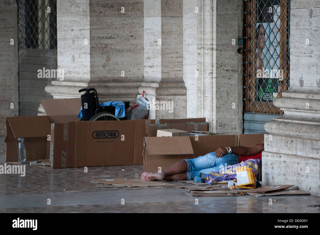 Homeless on the streets of Rome Stock Photo - Alamy