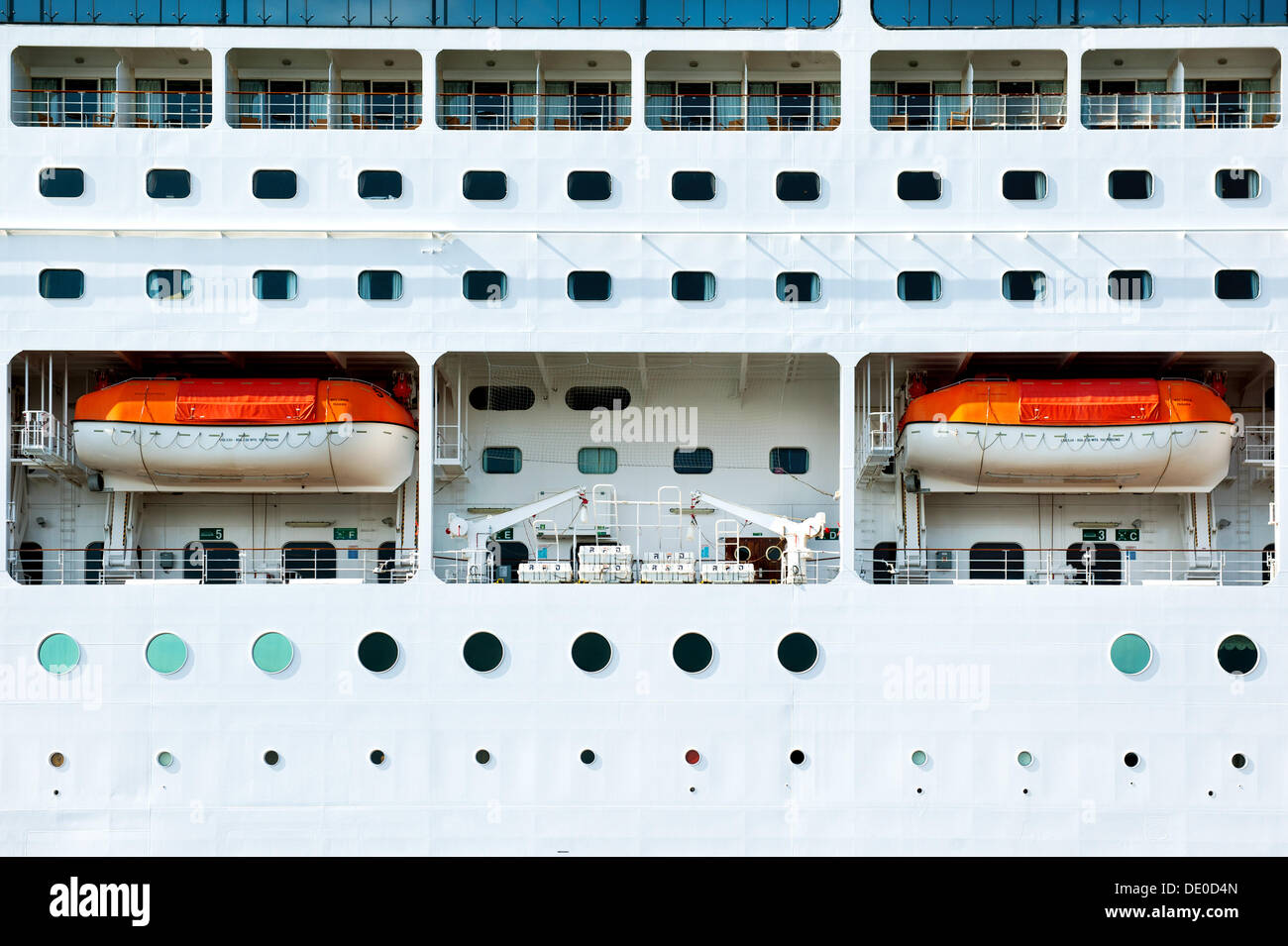 Sloop ship hi-res stock photography and images - Alamy