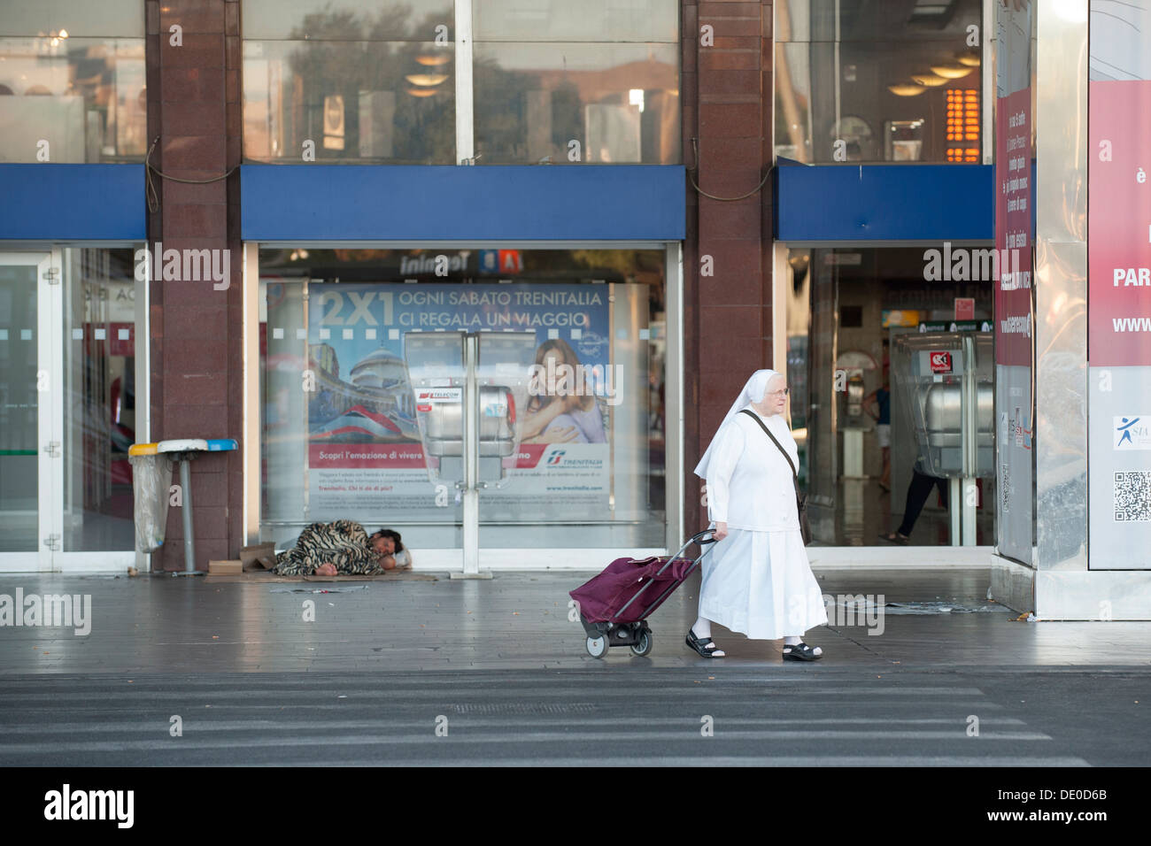 Homeless in rome hi-res stock photography and images - Alamy
