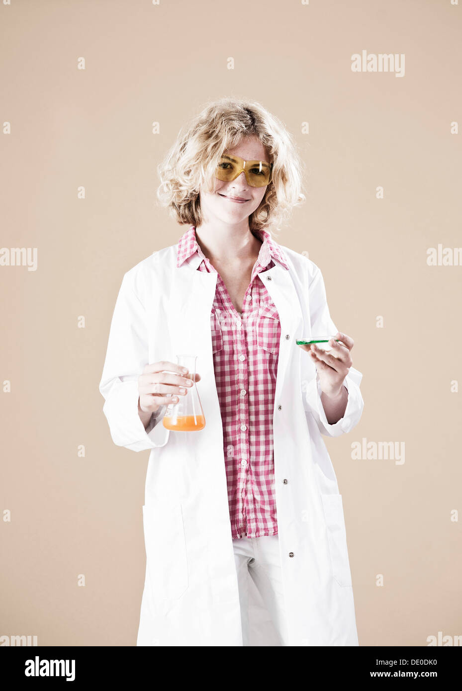 Girl holding a petri dish wearing a lab coat Stock Photo - Alamy