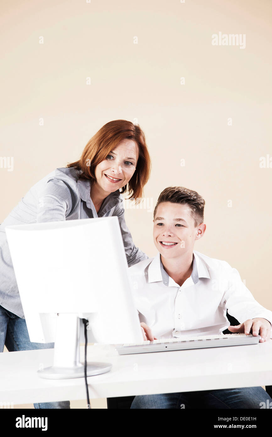 Congenial teamwork hi-res stock photography and images - Alamy