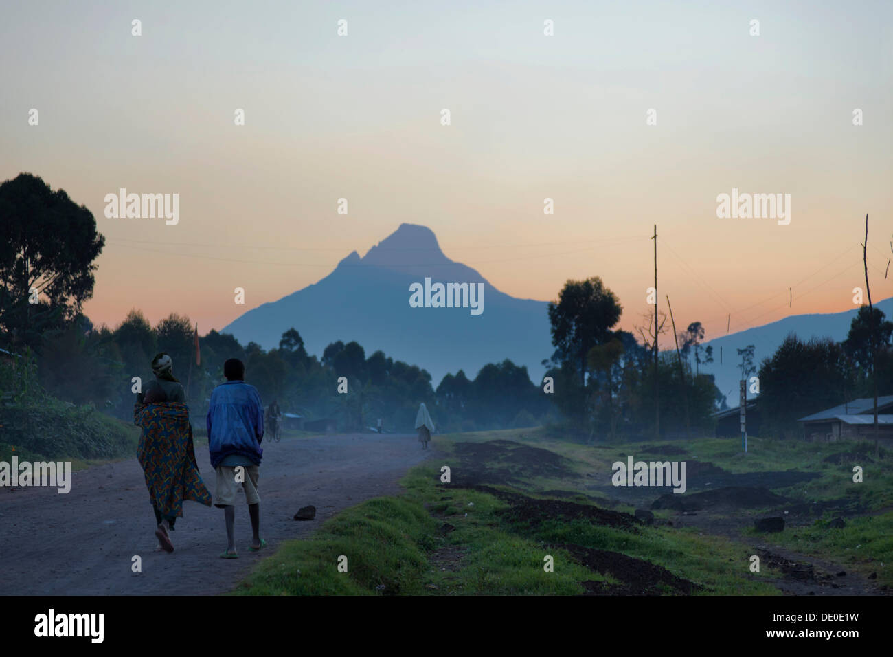 Mount Mikeno, volcano just before sunrise, dawn Stock Photo - Alamy