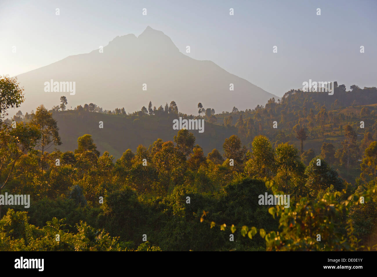 Mount mikeno hi-res stock photography and images - Alamy