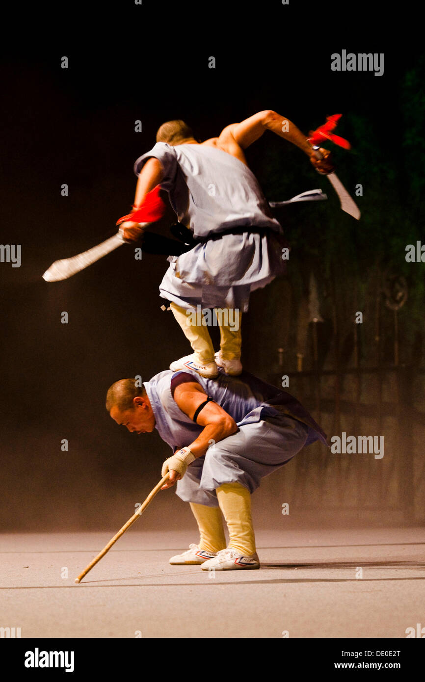 Shaolin monks martial hi-res stock photography and images - Alamy