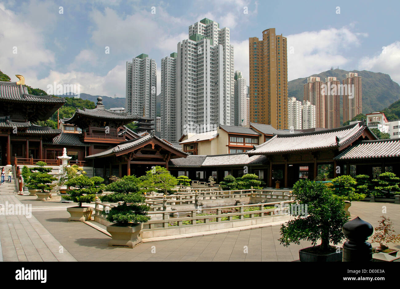 Chi Lin Nunnery, temple site, pagodas, skyscrapers at back, Hong Kong ...