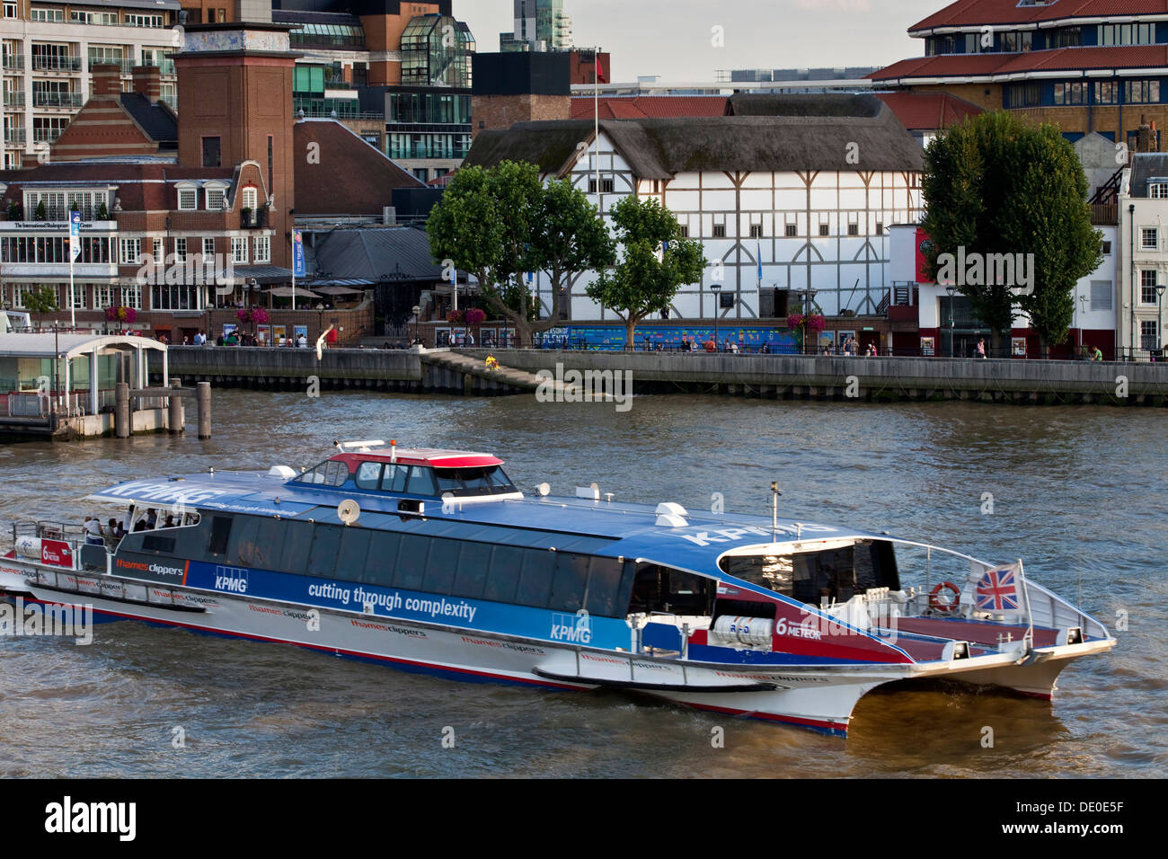 Thames Clipper and Shakespeare's Globe Theatre, Bankside, London ...