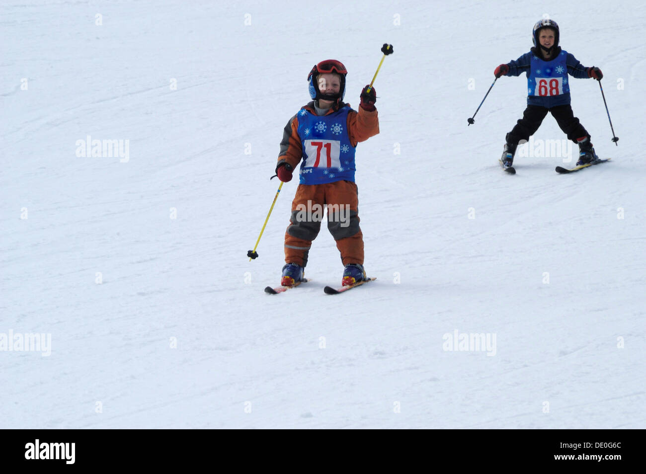 Young children racing hi-res stock photography and images - Alamy