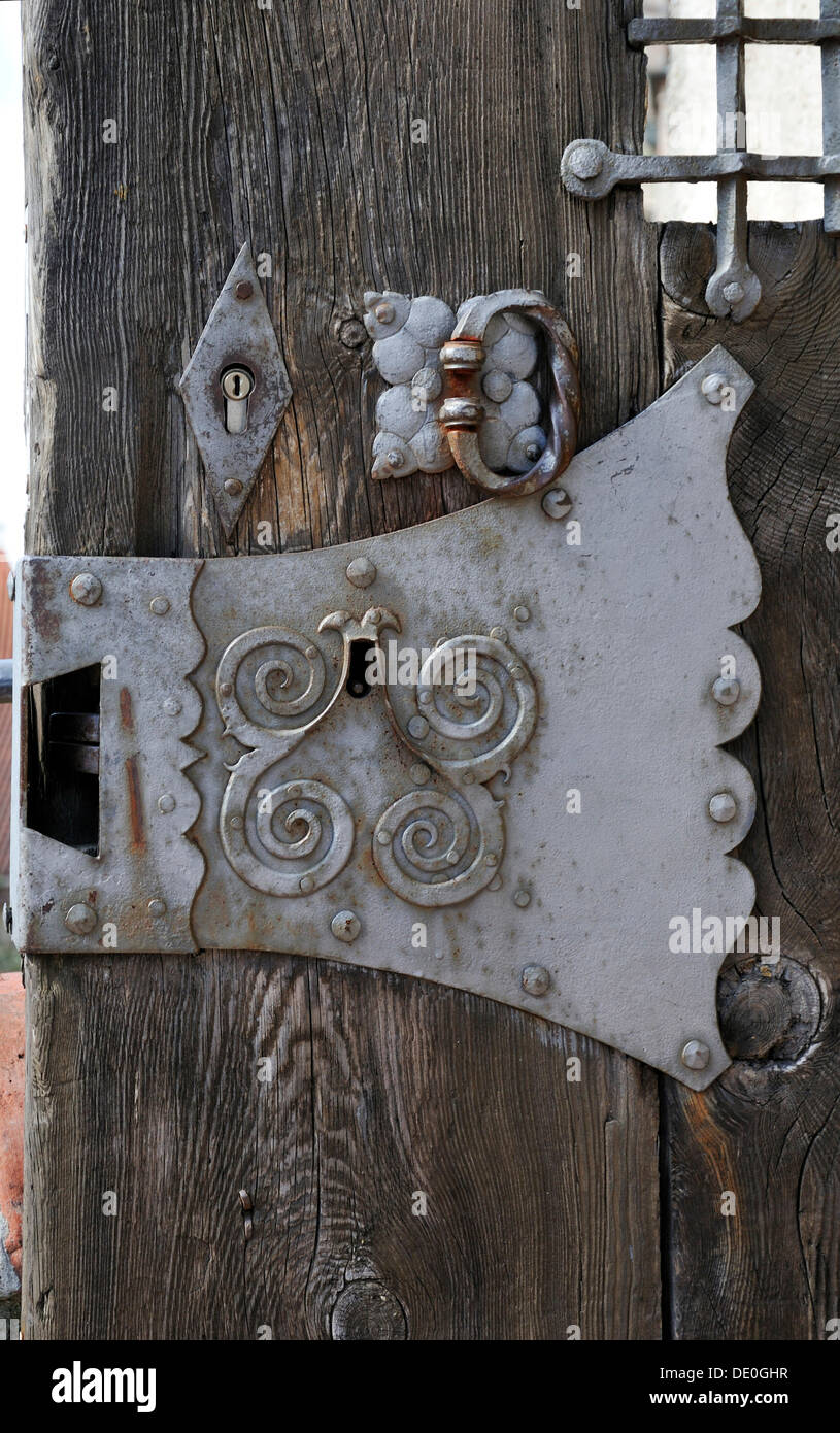 Metal Castle Door High Resolution Stock Photography and Images - Alamy