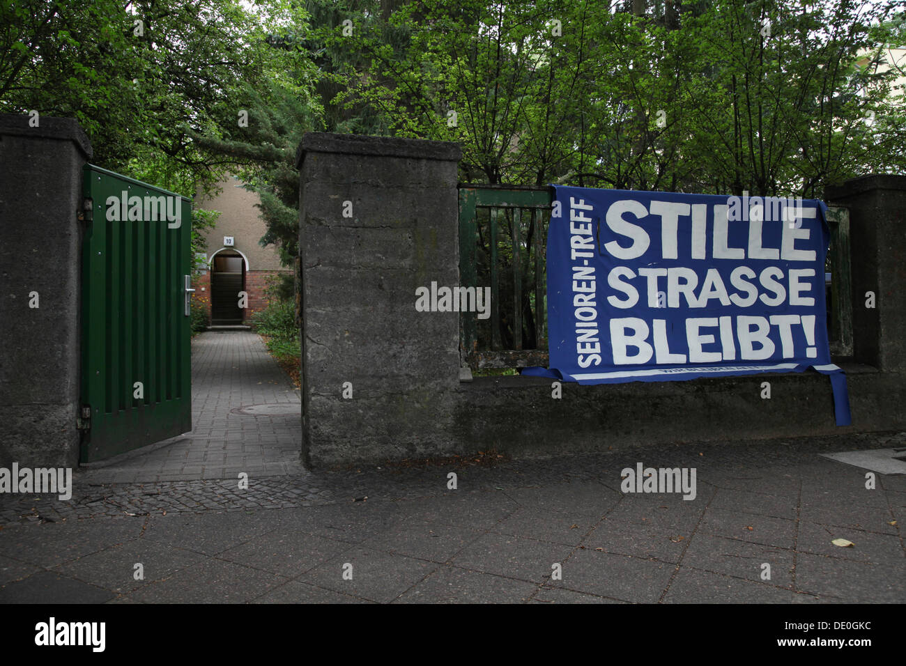 Occupying a building hi-res stock photography and images - Alamy