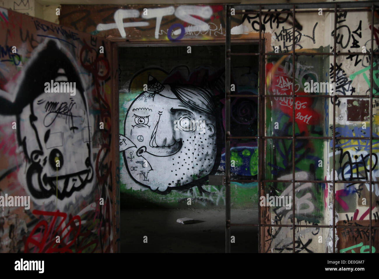 Fences inaccessible hi-res stock photography and images - Alamy