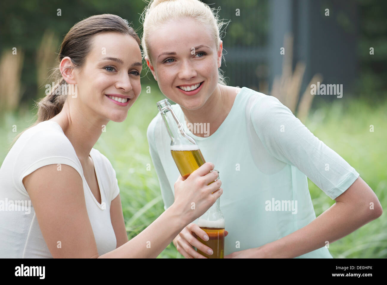Women drinking beer together Stock Photo - Alamy