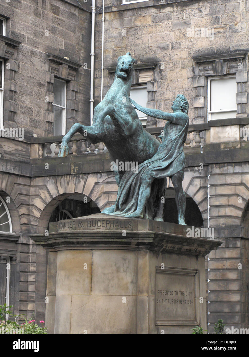 Alexander & Bucephalus Statue, City Cambers, High St, The Royal Mile ...