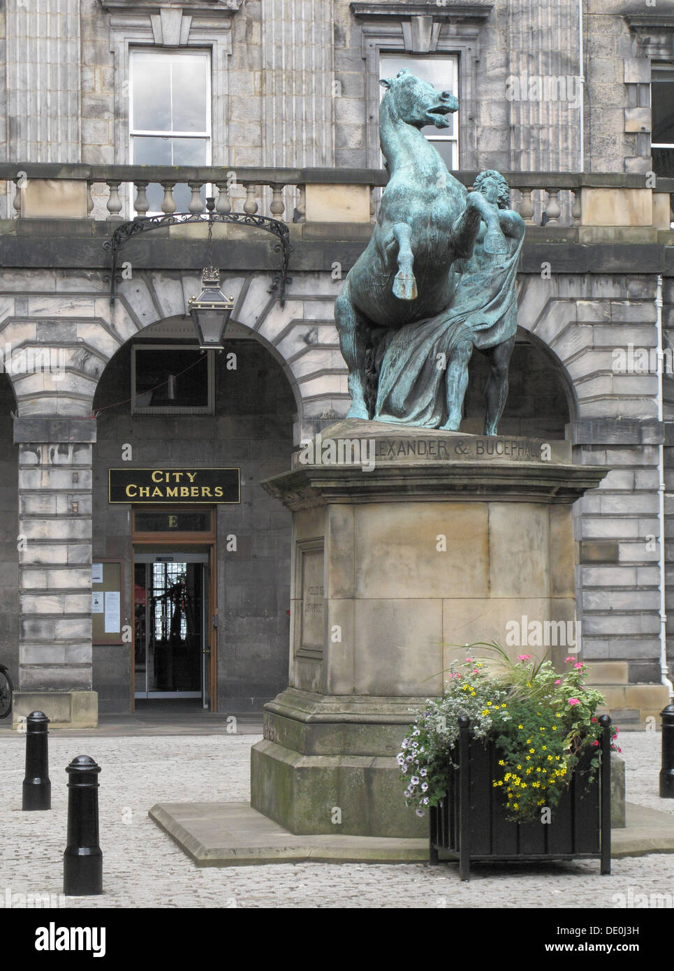 Alexander & Bucephalus Statue, City Cambers, High St, The Royal Mile ...