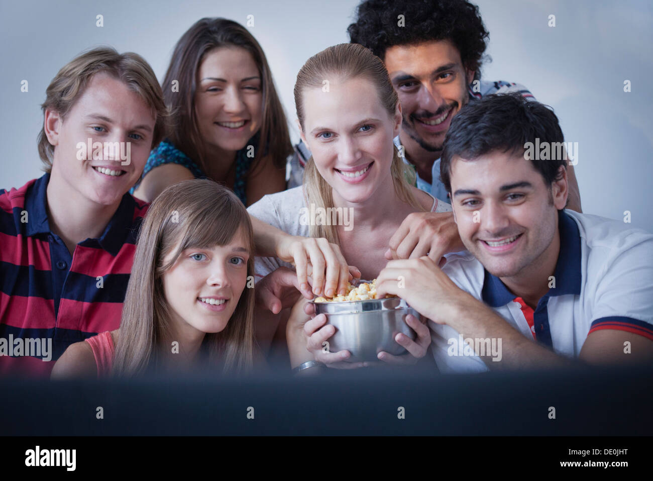 Friends sharing popcorn hi-res stock photography and images - Alamy