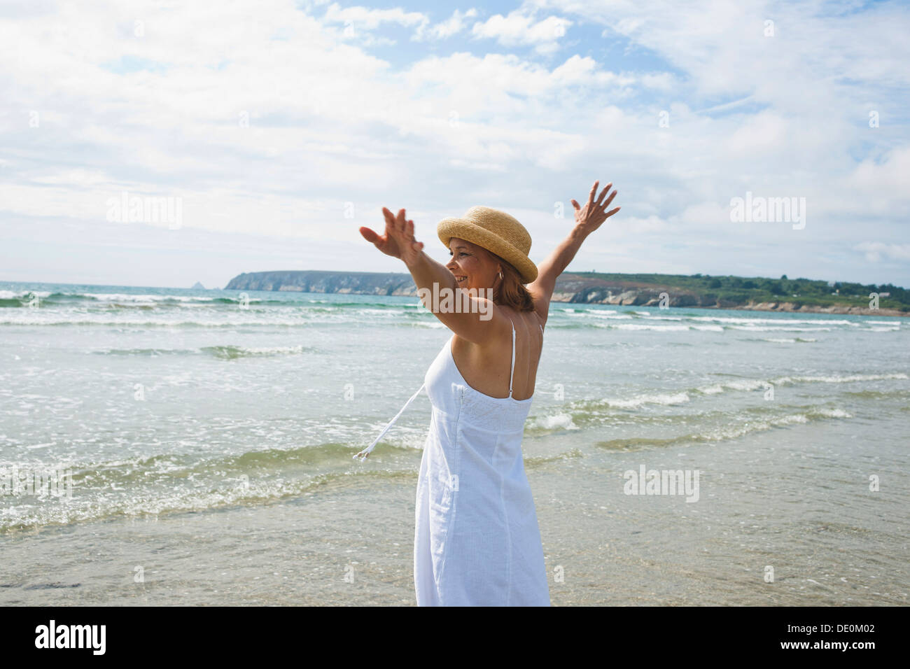 Outspread arms standing hi-res stock photography and images - Alamy