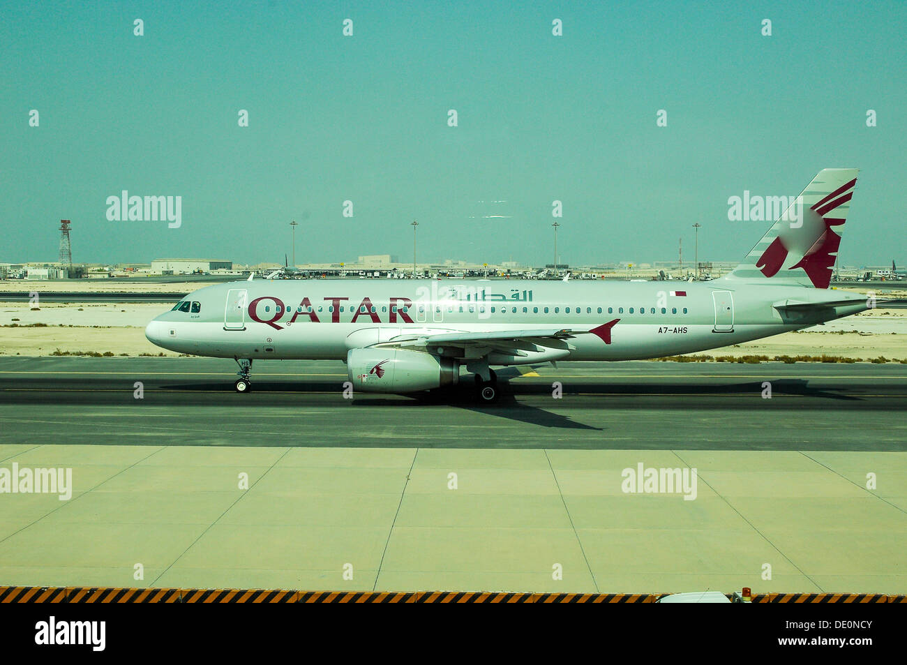 Doha airport runway hi-res stock photography and images - Alamy