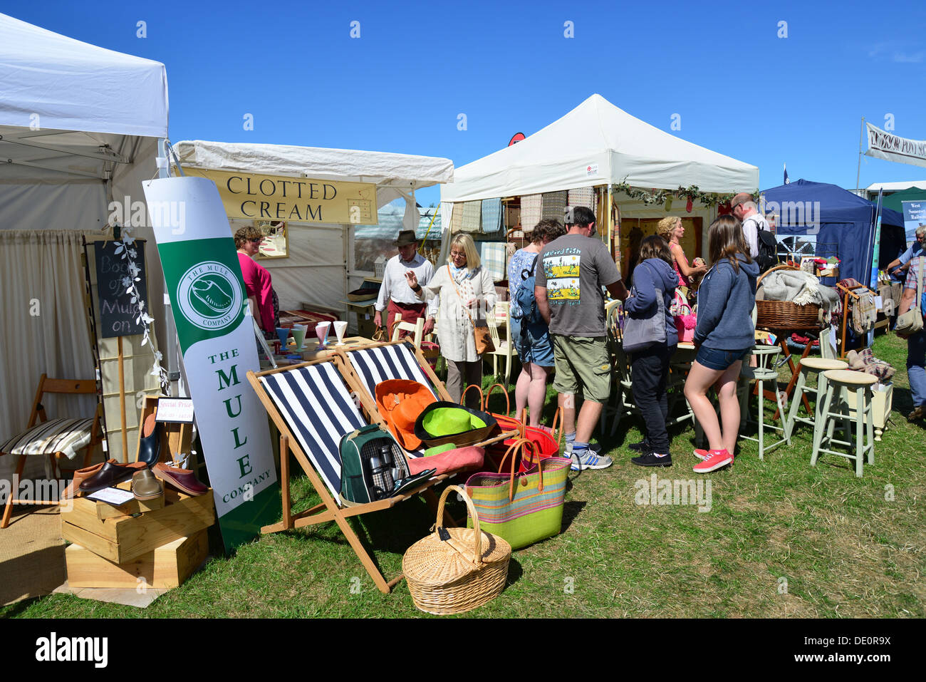 County craft show hi-res stock photography and images - Alamy