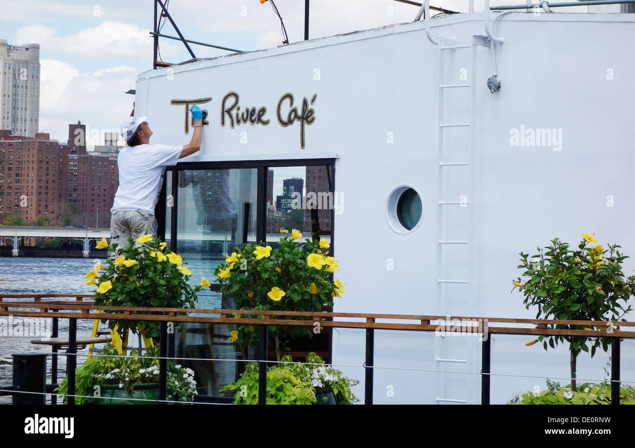 River Cafe restaurant on the East River Stock Photo - Alamy