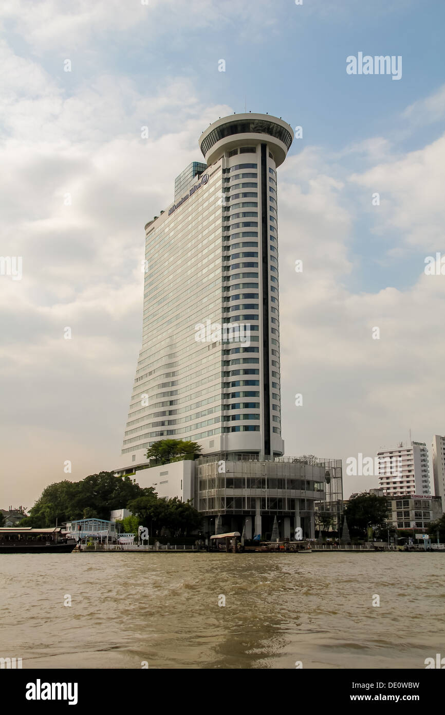 Millennium Hilton Bangkok hotel Stock Photo - Alamy