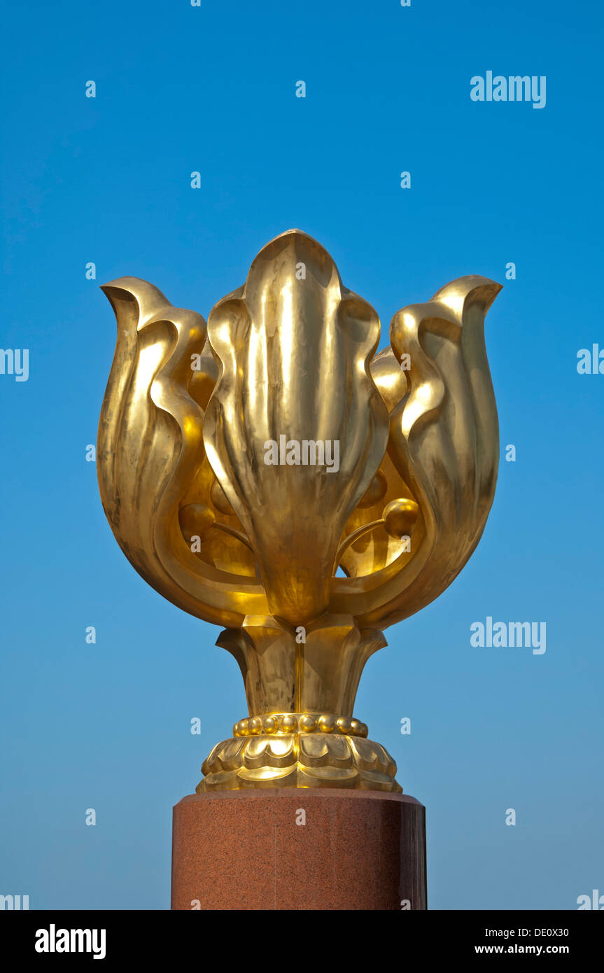 Forever Blooming Bauhinia Sculpture, Hong Kong Stock Photo - Alamy Forever Blooming Bauhinia Sculpture, Hong Kong Stock Photo - Alamy